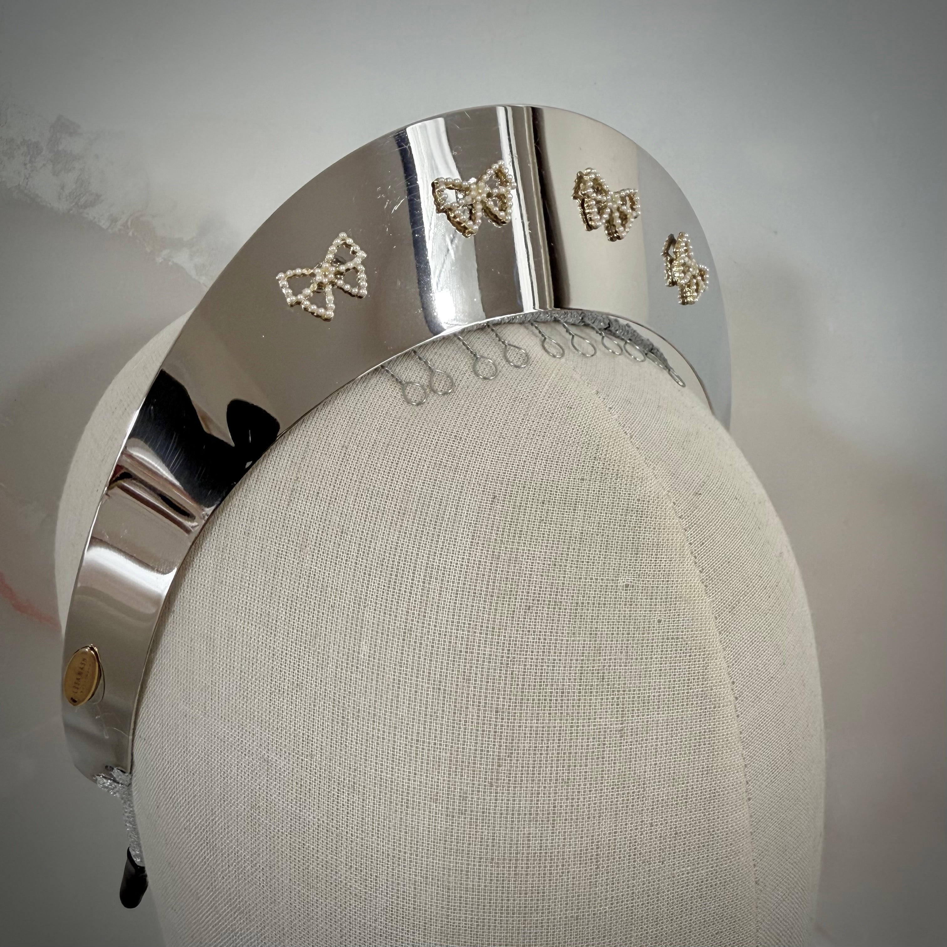 Sandra bow crown – Lisa Nash Millinery